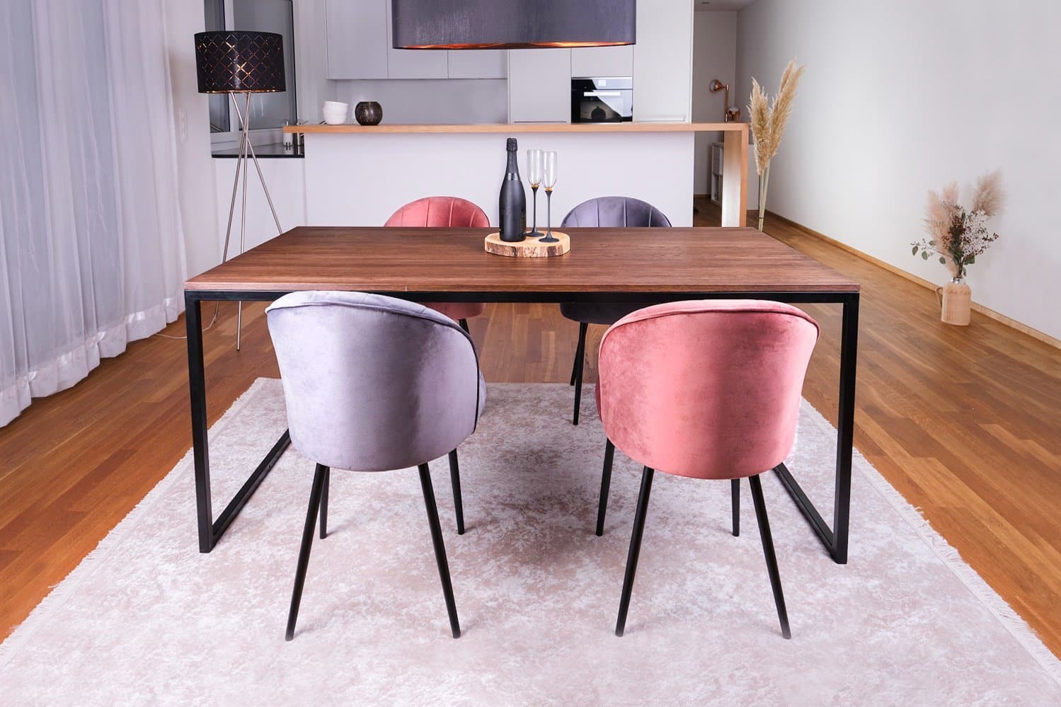 Outlet - Daniel dining table